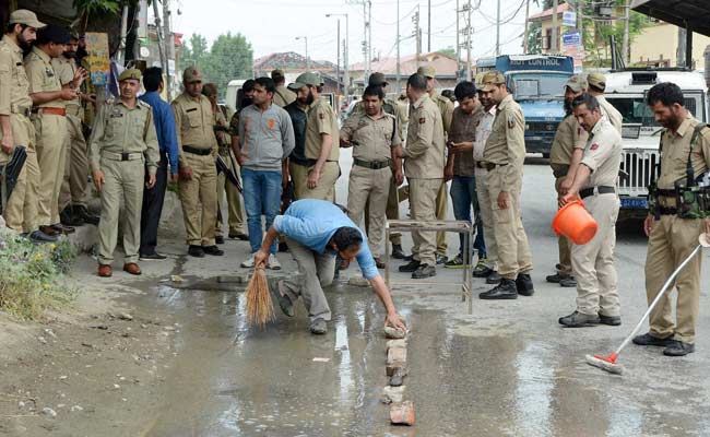 2 Of The Cops Killed In Terror Strikes In Srinagar Were Unarmed