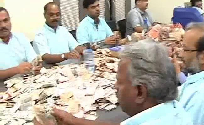 Week After Ban, High Currency Notes Make Way To Donation Boxes In Temples