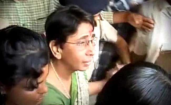 2002 Gujarat Riots: Maya Kodnani Says Can't Reach Amit Shah, Wants Him ...