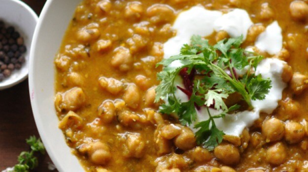 Pindi Chole Recipe: How To Make Punjabi Pindi Chole Recipe At Home ...