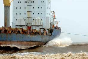 Second attempt at towing MV Wisdom from Juhu Beach fails