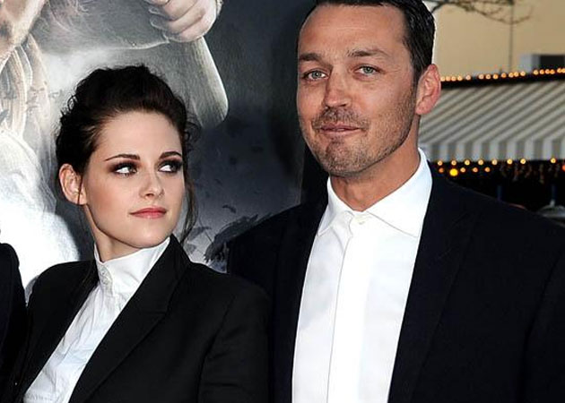 Kristen Stewart Bil Rupert NEW Kristen Stewart As Bella Swan Behind