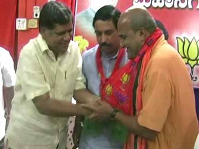 Controversial Muthalik forced to exit BJP within hours