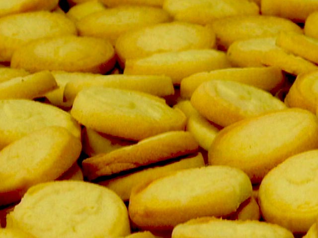 Follow The Star Visits Kayani Bakery in Pune to Pick Shrewsbury Biscuit