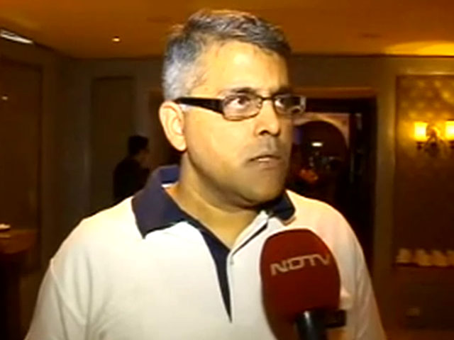 In Conversation With Eric Vas About the Bajaj V