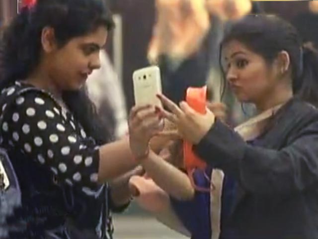 She Has Three Hands. Seriously!