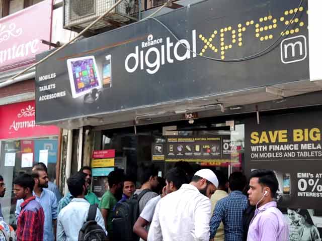 Video: Reliance Jio 4G SIM Cards for Everyone: The Ground Reality ...