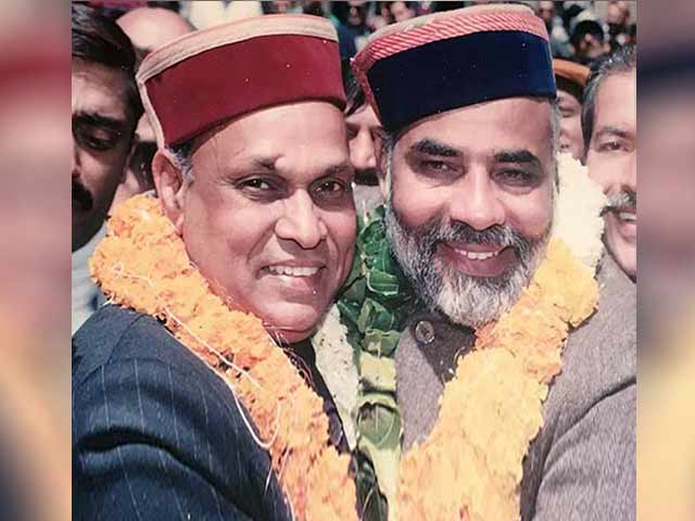 As Himachal Counts, PK Dhumal Shares An Old Photo With PM Modi